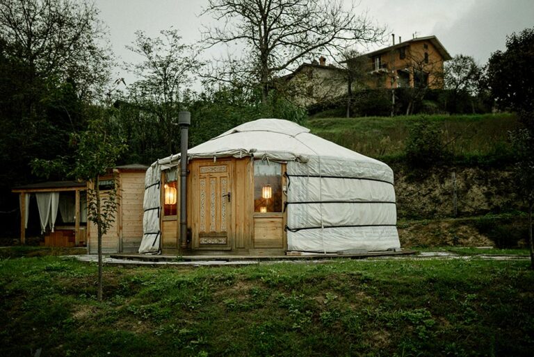 Dove dormire in una yurta in Italia: tutte le location da non perdere ...